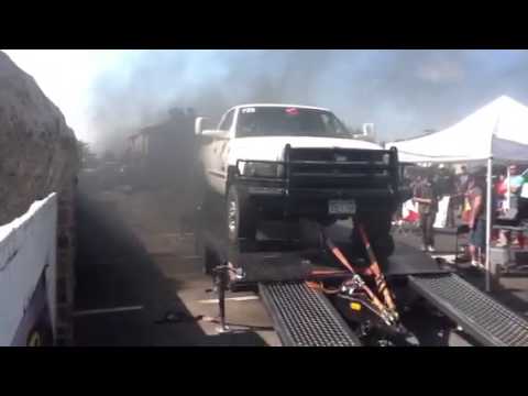 Cummins on dyno with 66mm turbo - YouTube