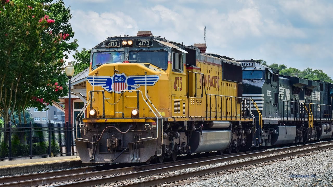 NS: A freight train is arriving @ the AMTRAK station, Spartanburg SC ...