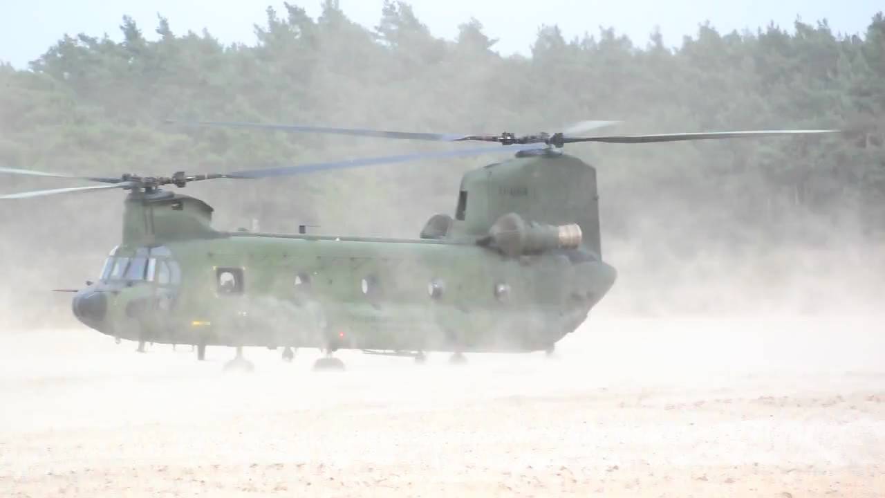 RNLAF CH-47 Chinook take-off - YouTube
