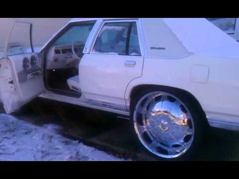 89 ltd crown vic on 26s - YouTube