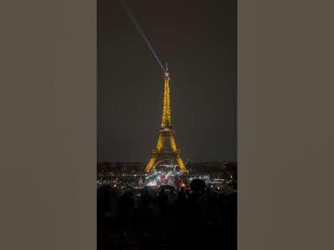 Eiffel Tower light show - YouTube