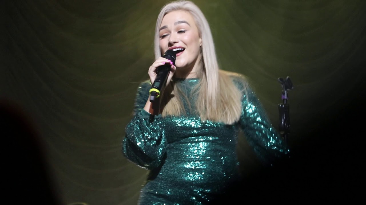 Nathan Carter UK Tour 2020 - Claudia Buckley - 9 to 5 - Live - YouTube