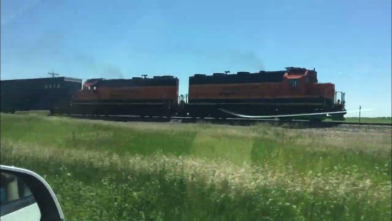 A short BNSF train at Ogallala Rd, front range subdivision - YouTube