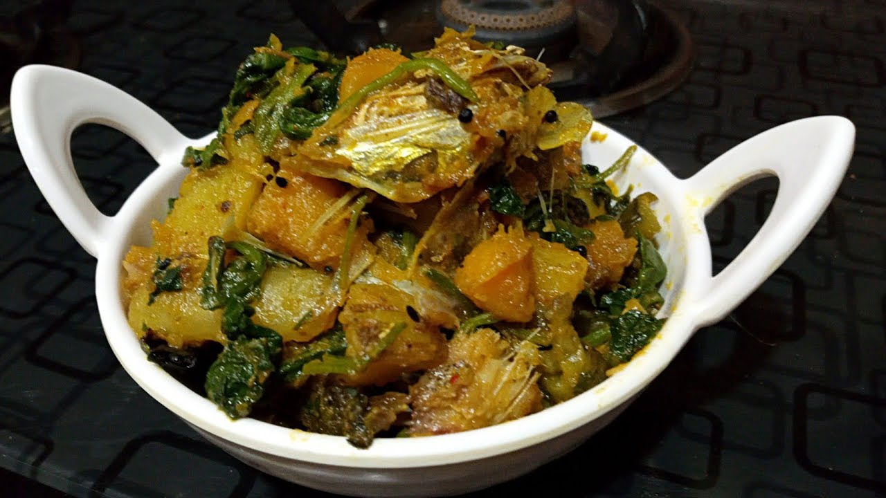 Palak Saag using Fish head | Authentic Bengali dish | Easy to cook ...