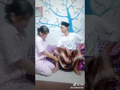 Terekam kamera bikin ngagak pantatnya kelihatan