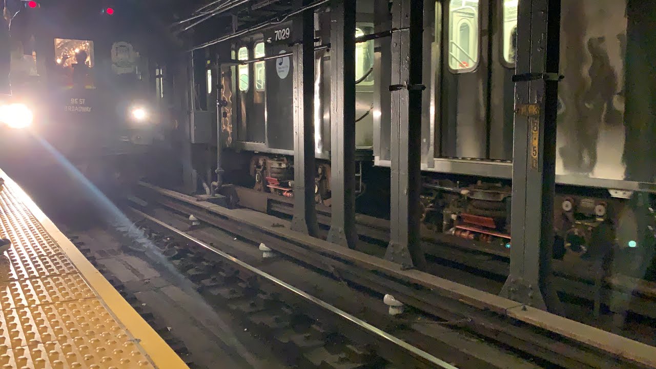 IRT Low-V Trains Arriving at Times Square-42nd St - YouTube