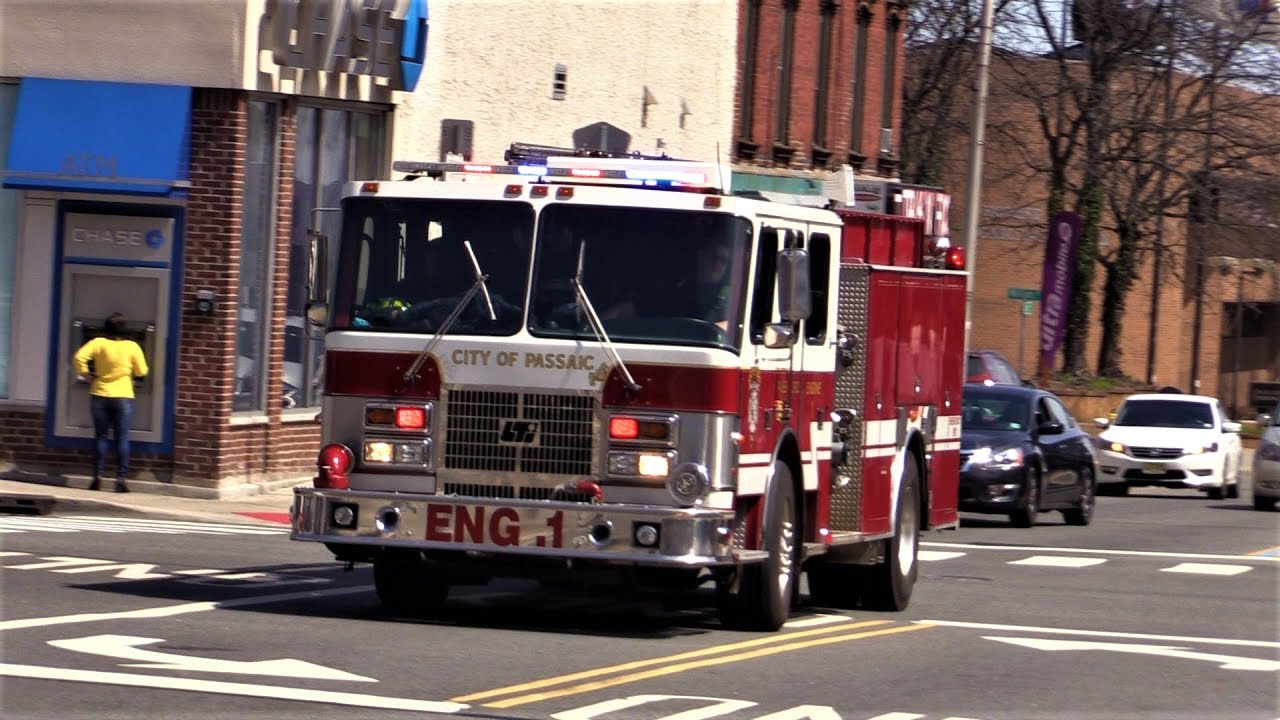 Passaic NJ Fire Department Engine 1 Responding Passaic St to Main Ave ...