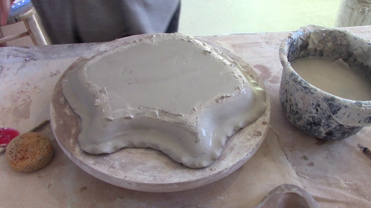 How to handbuild an unusual shaped plate, platter or tray-Video 2 - YouTube