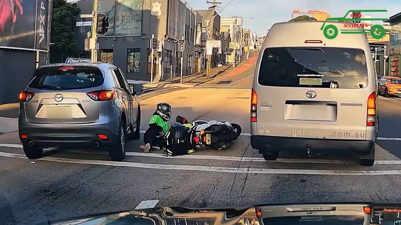 Awkward and dangerous moments and accidents involving motorcyclists ...