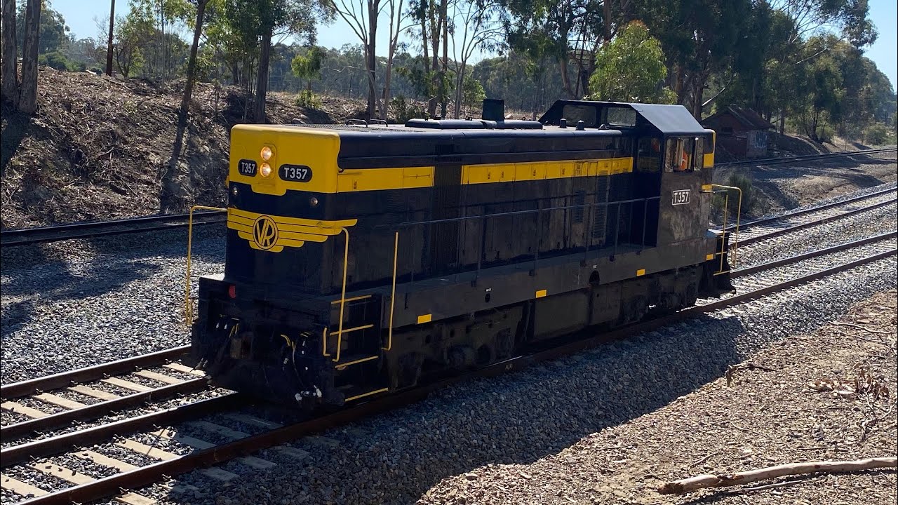 VR T Class Light Engine Movement & V/line Trains at Seymour! | T357 ...