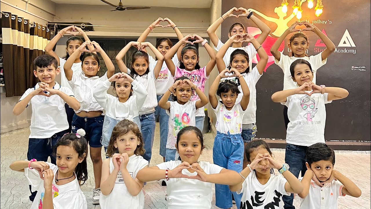 BALAM PICHKARI | HOLI SPECIAL | DANCE COVER | BY AARTI JADHAV | - YouTube