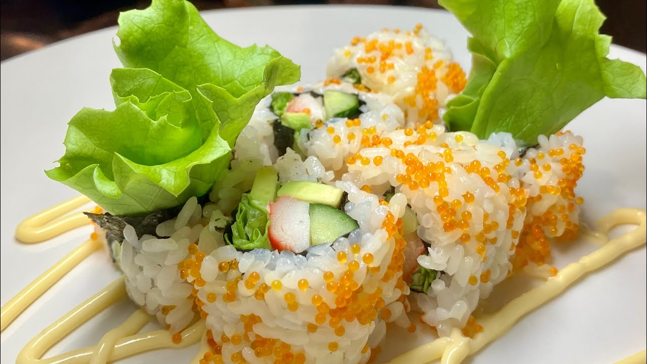 How to make a California roll - YouTube
