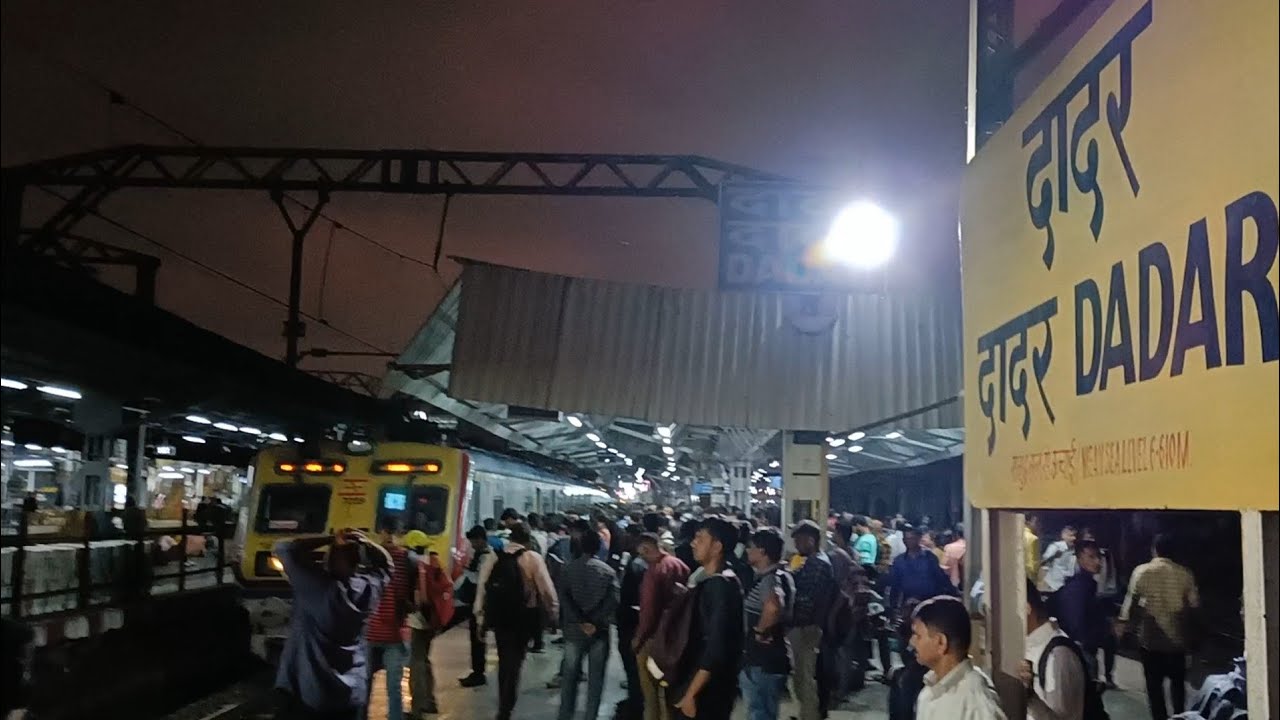 Public Crowd on Dadar Station ll Thane AC Local Train ll Mumbai Local ...