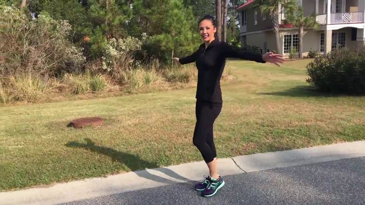 One Minute Fit: Wiggle When You Walk - YouTube