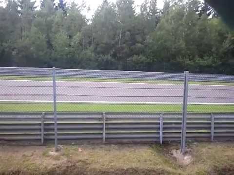 F1 2013 Spa Franchorchamps - Great downshifting sound @ full speed cars