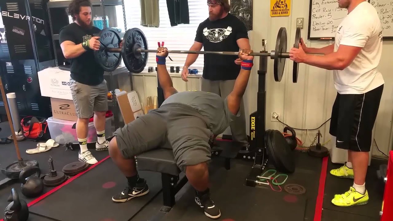 0- 500lbs Bench with Thomas TD Davis (23 years old) - YouTube