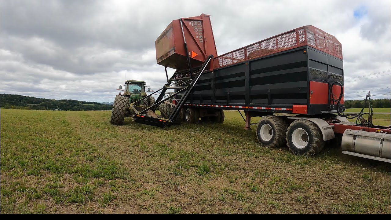 Mas Silage trailer damage - YouTube