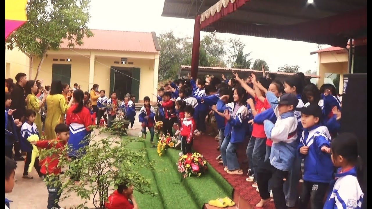 Điệu Nhảy Làng Lá - YouTube