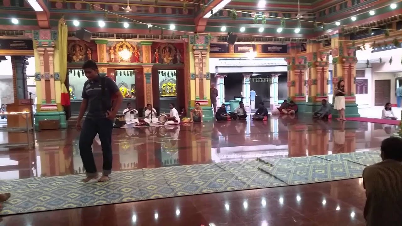 Hindu Temple Musicians, Kuala Lumpur. - YouTube