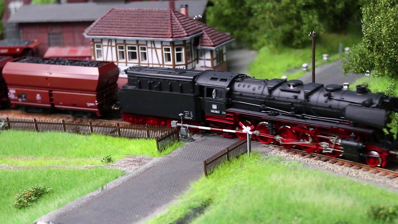 H0 Modellbahn Roco BR 43 mit Kohlenzug und echtem Sound - YouTube
