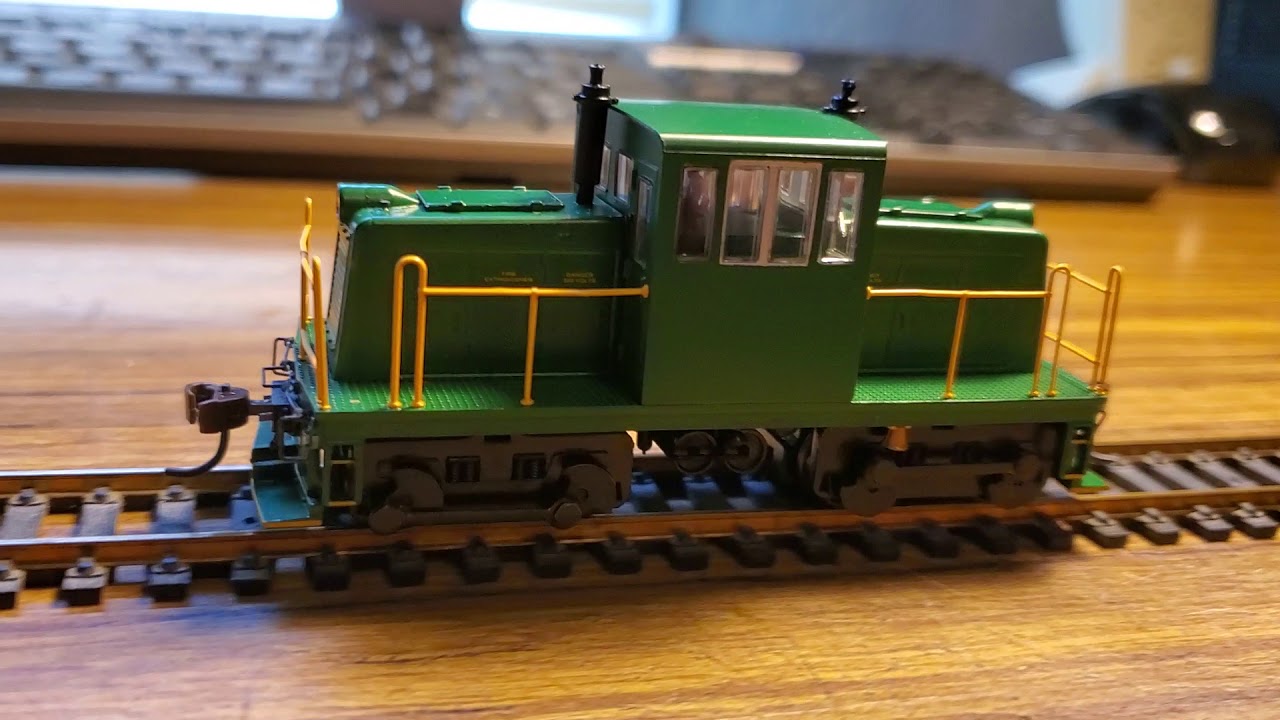 Bachmann Spectrum 45-Ton Switcher - YouTube