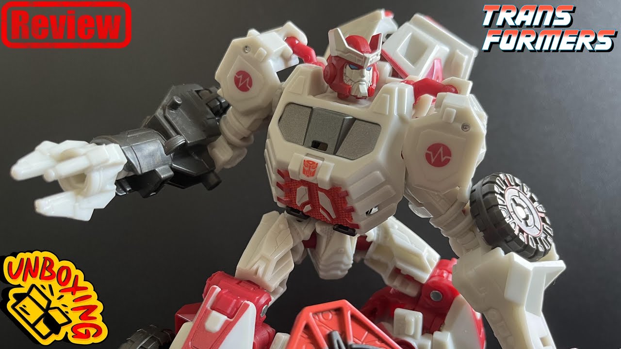 Interesting design Transformers Studio Series 孩之宝 SS WFC 09 Ratchet [Gamer Edition] - YouTube