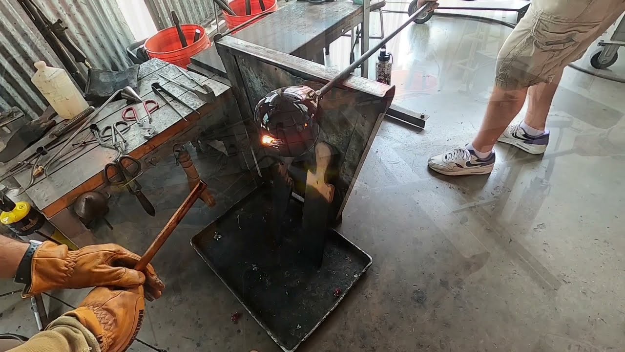 Gallery and hot shop tour: Flame Run Glass Louisville KY - YouTube