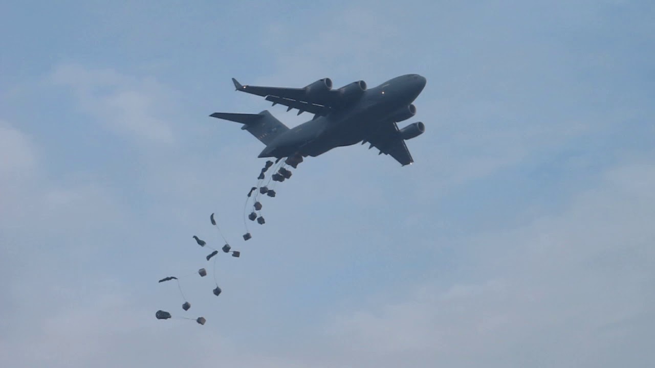 Boeing C-17 cargo air drop - YouTube