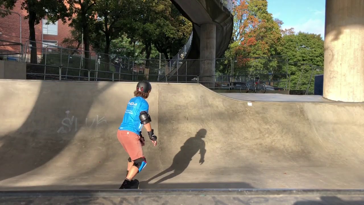 Learning how to 180 kick turn in a ramp - transferring weight to the ...