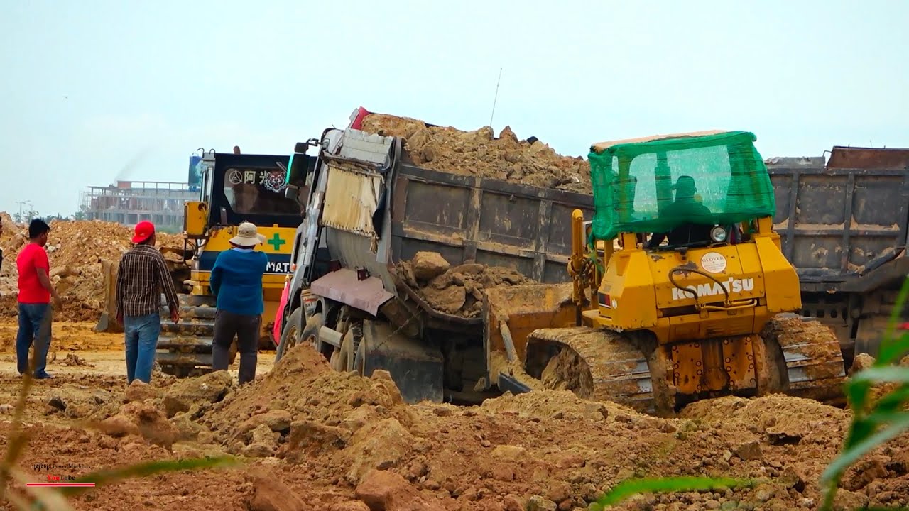 Amazing Extreme Bulldozer Pull And Push Dump Truck Stuck - YouTube