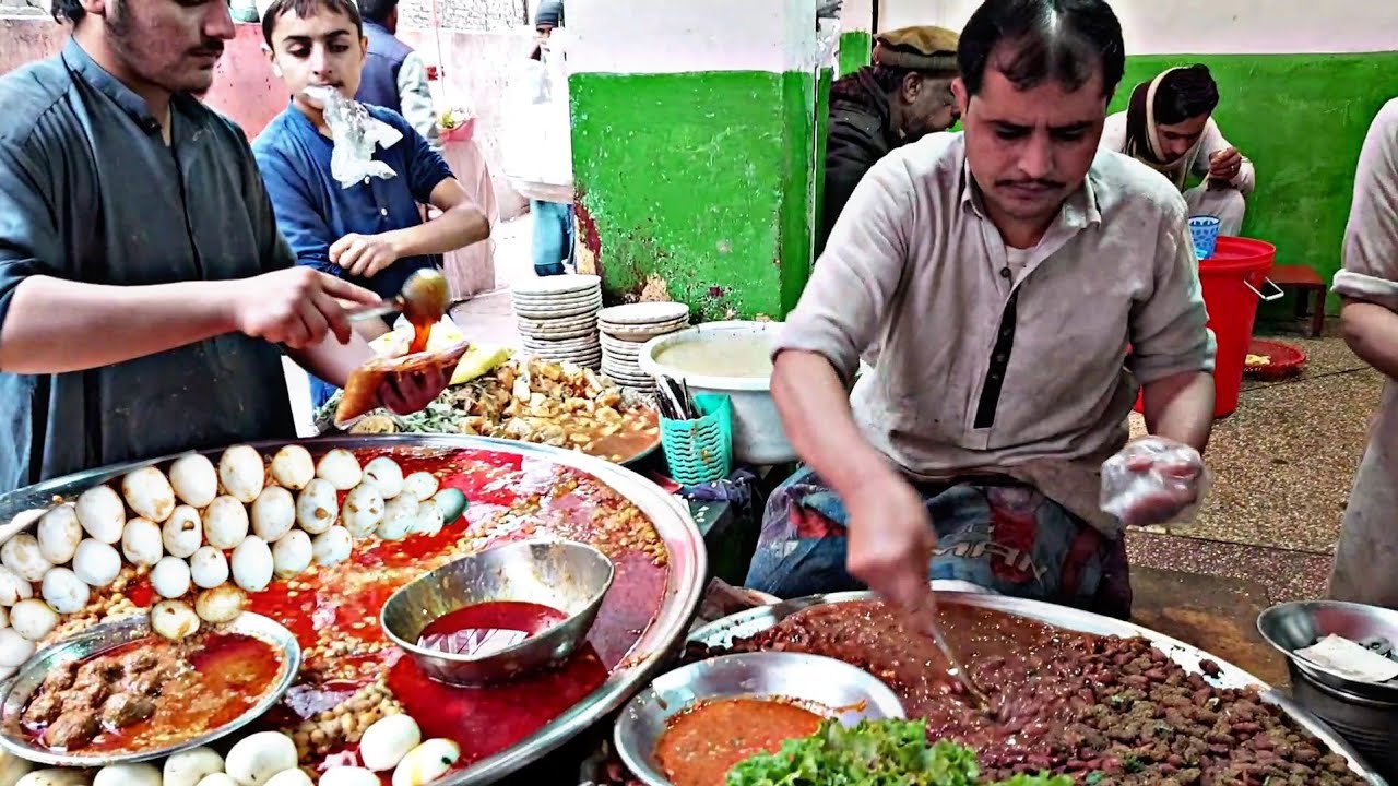 Chana cholay, shakir peshaweri foods, kocha sdar street food - YouTube