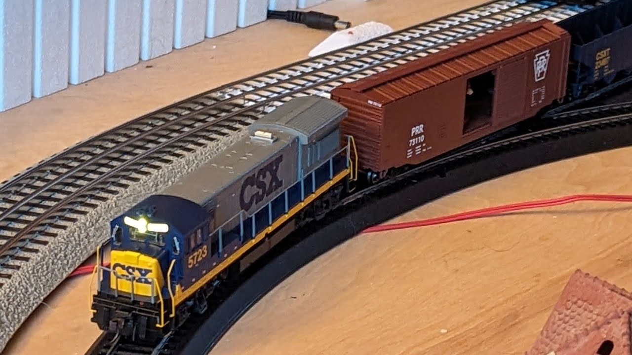 GE U36B CSX 5723 - YouTube