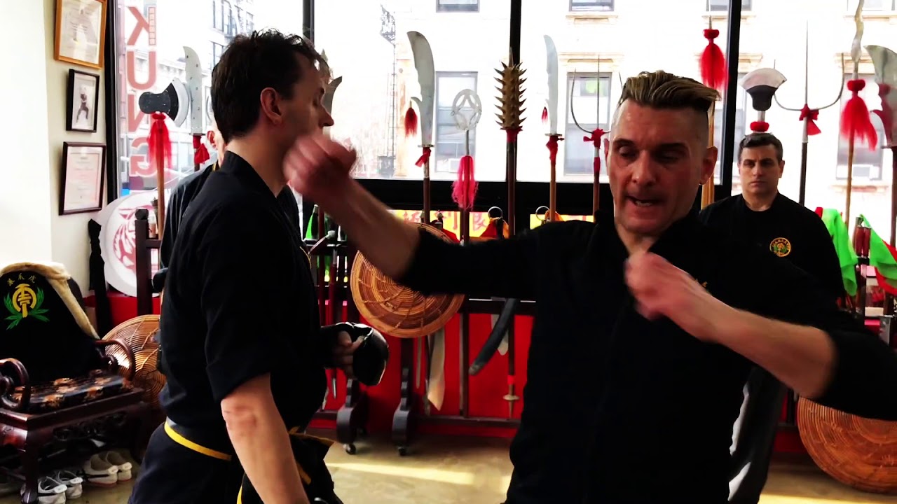 Kung Fu In A Minute: 連環劈掛搥 Continuous Chop & Strike - YouTube