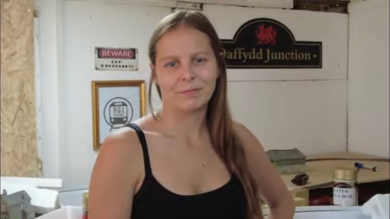 RGJ Trains OO Model Railway Episode 23 Grace gets plastered - YouTube