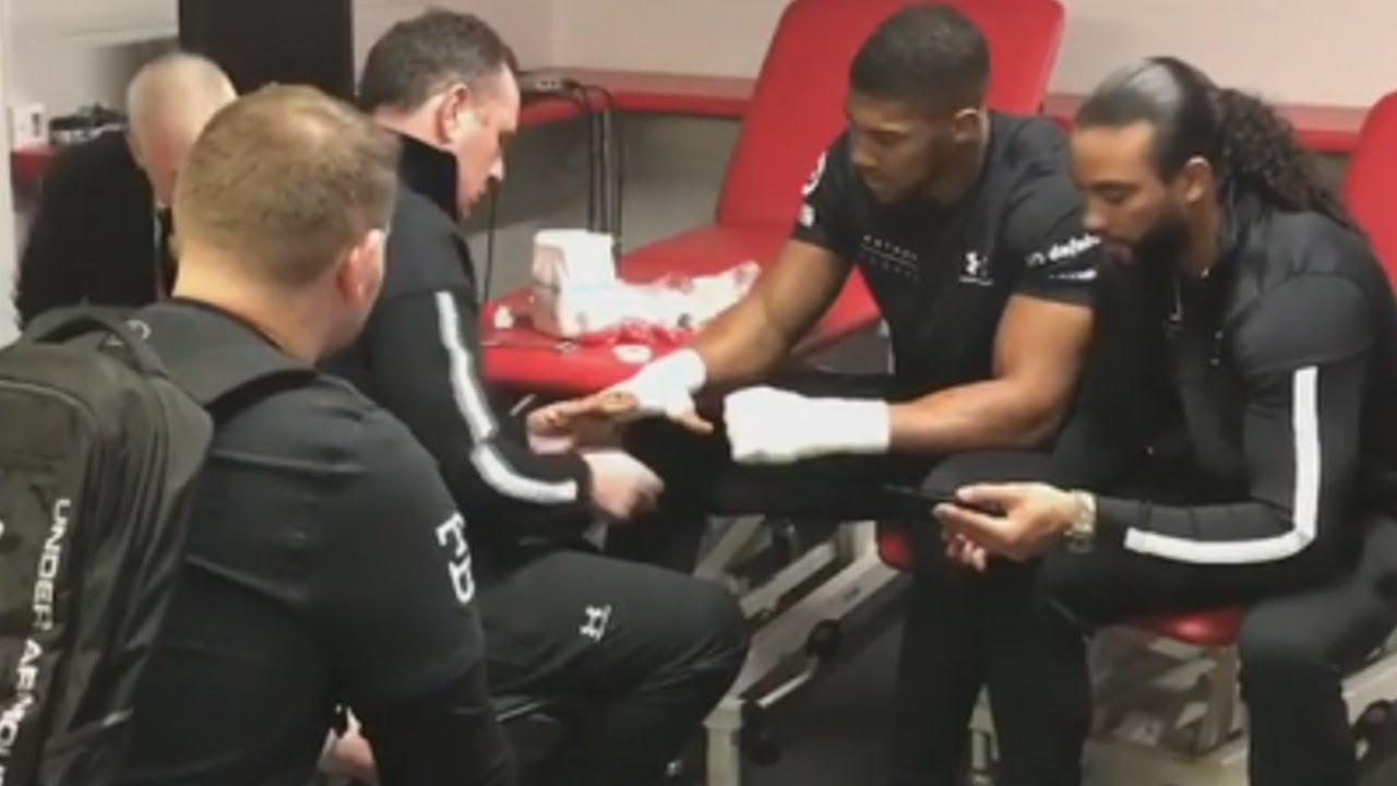 Anthony Joshua getting hand wrapped | Anthony Joshua vs Joseph Parker ...