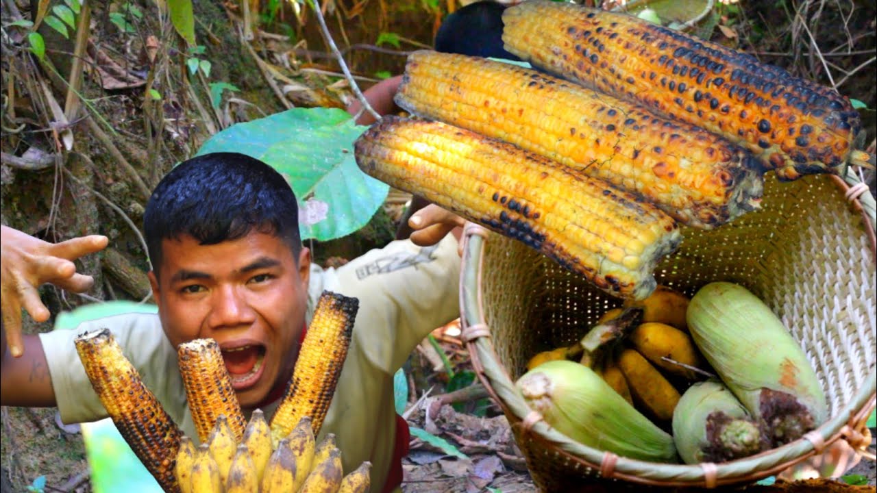 Primitive technology - Eating delicious corn and bananas in jungle ...