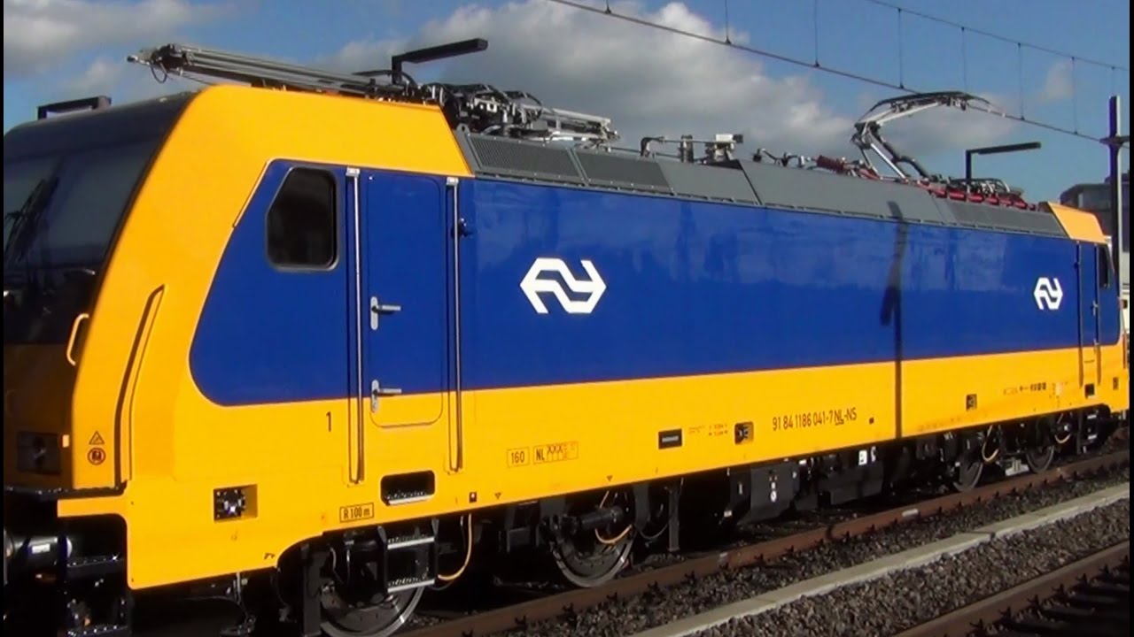 TRAXX LOC NS (Ned. Spoorwegen) 186.042 AMSTERDAM CENTRAAL - YouTube