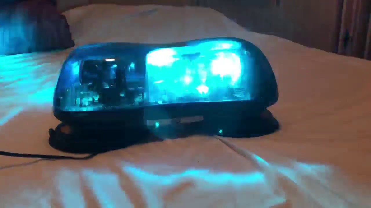 Premier Hazard Aeromax mini lightbar - YouTube