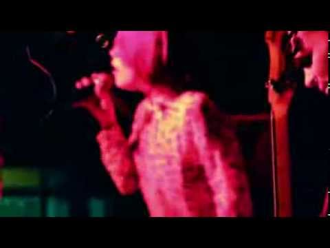 Flyleaf-Set Me On Fire - YouTube