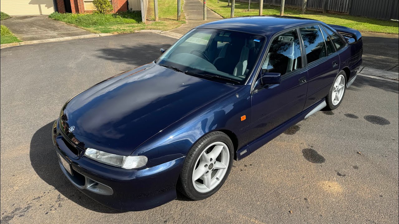 HSV VR Senator can I SAVE the roof paint?? - YouTube