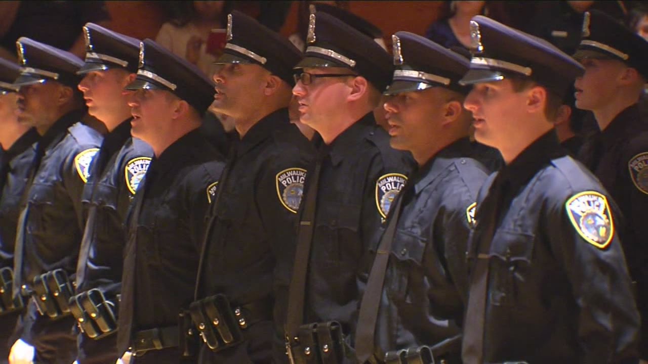 Milwaukee PD adds 7 new officers thanks to grant - YouTube
