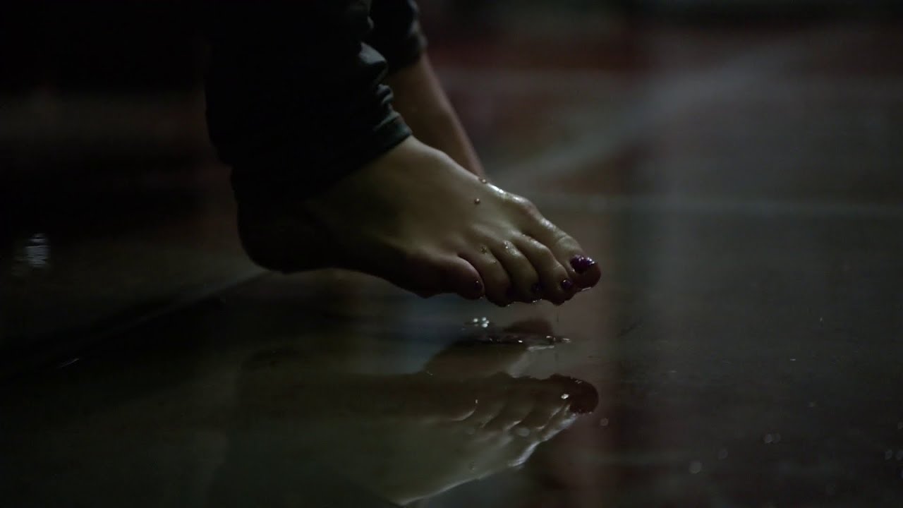 Britt Robertson's pretty birthday feet - YouTube