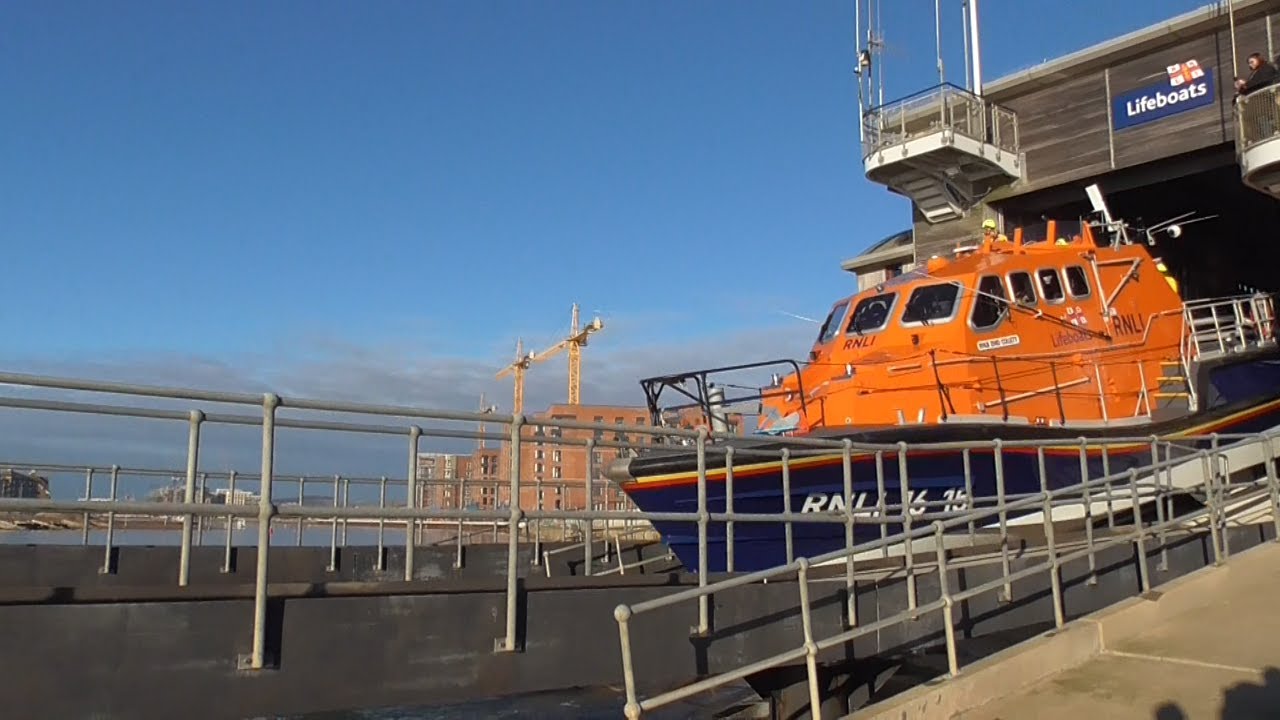 Shoreham RNLI Slipway launch 12.01.25 - YouTube