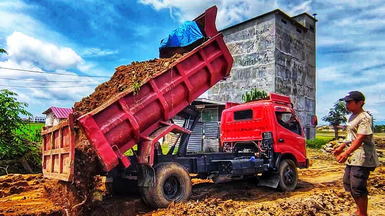 Dump truck Mobil toyota dyna 130ht turbo muat tanah penimbunan jalan ...