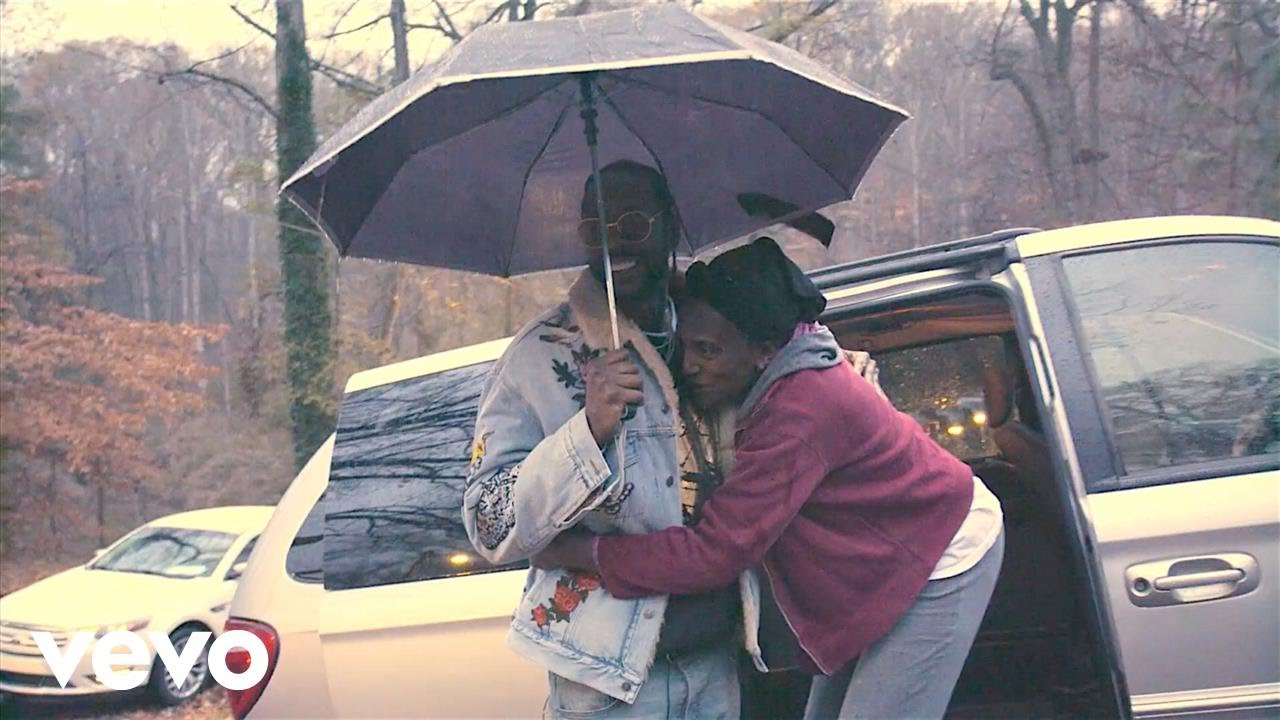 2 Chainz - Dabbin Santa Gives Back - YouTube