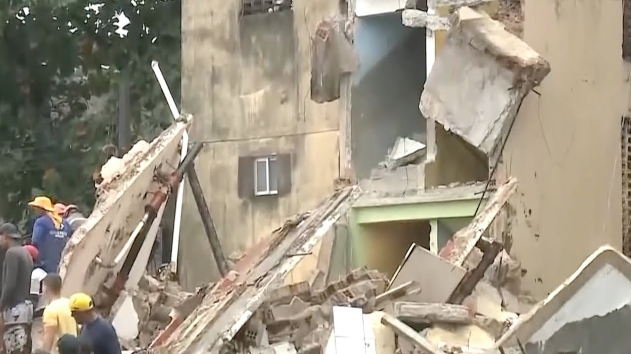 At least 5 dead in building collapse in N Brazil - YouTube