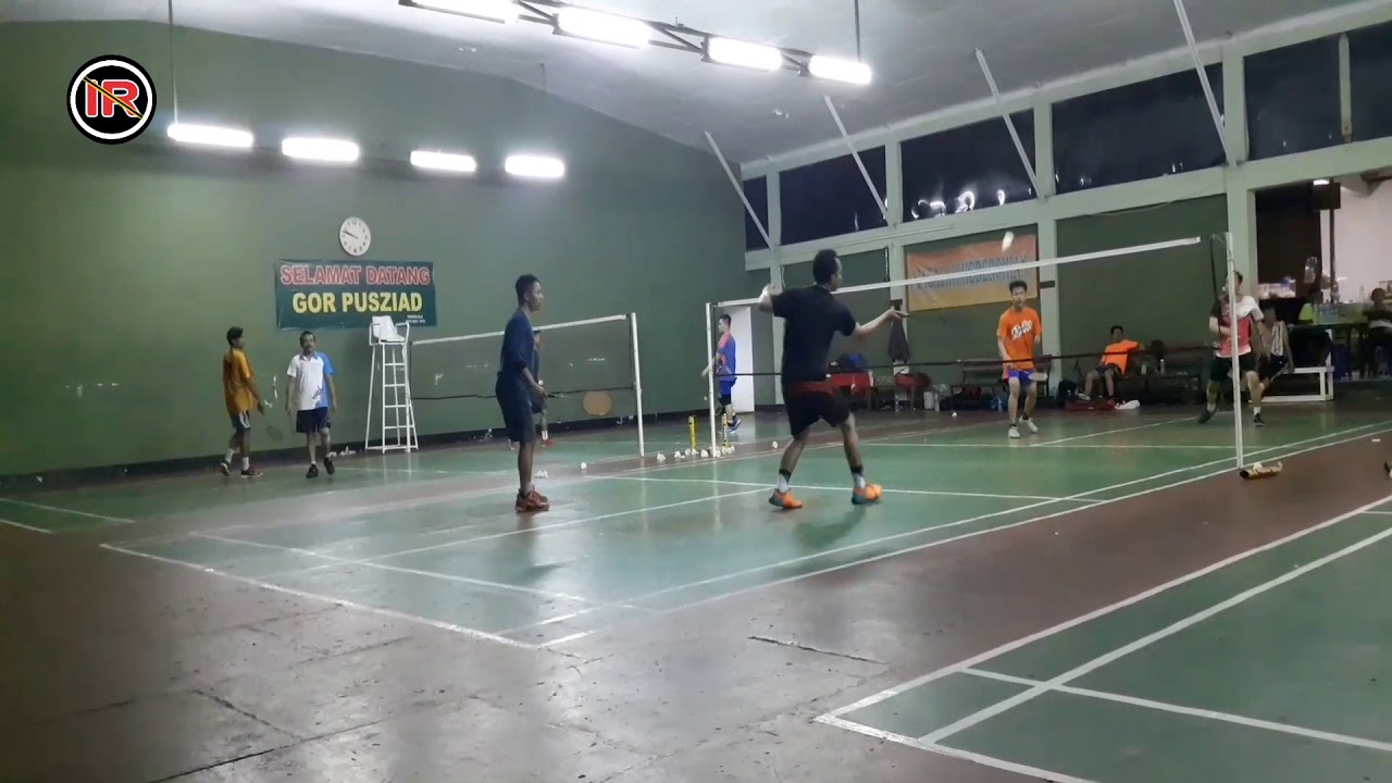 Main Badminton Di Gor Zeni TNI Ad Berlan Matraman - YouTube