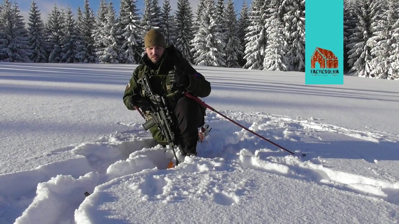 Střelecké polohy v zimním terénu (skialp)/Shooting a rifle in the ...