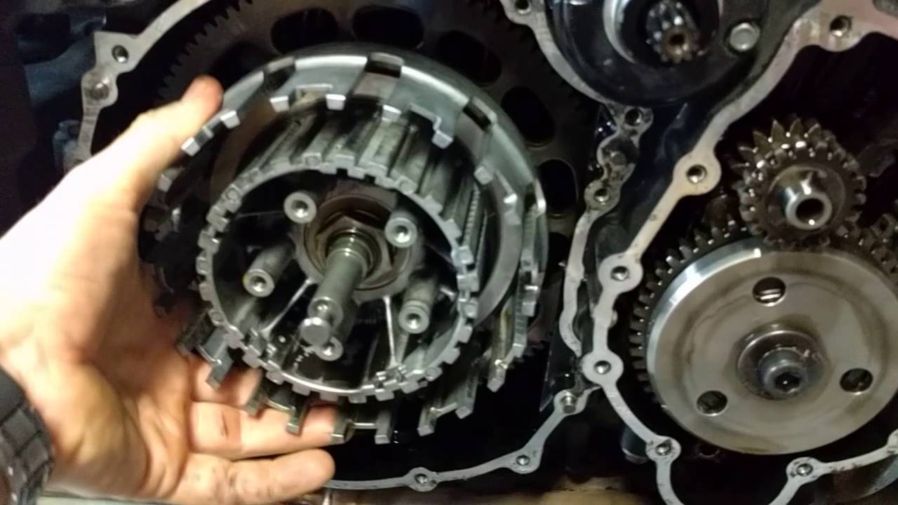 Triumph Speed Triple 1050 Clutch Basket Wobble - YouTube
