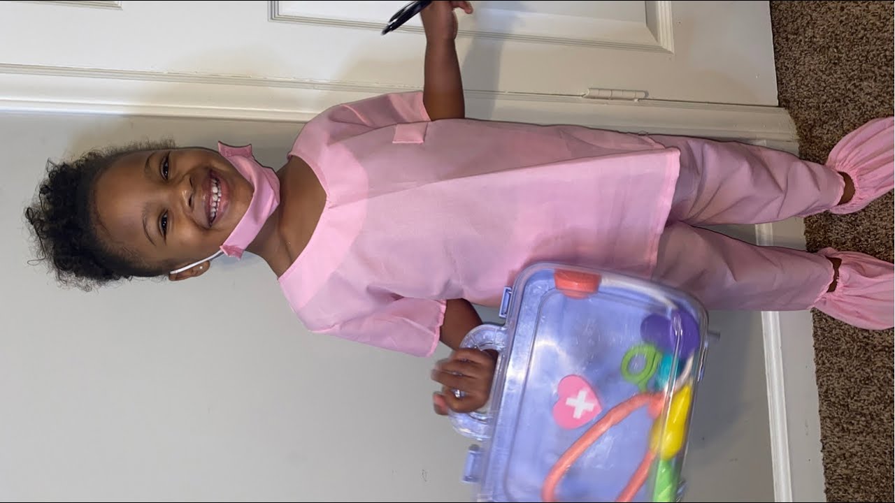 CARSYN BECOMES A DOCTOR AND TREATS DADDY FOR COVID 🤒😰 - YouTube